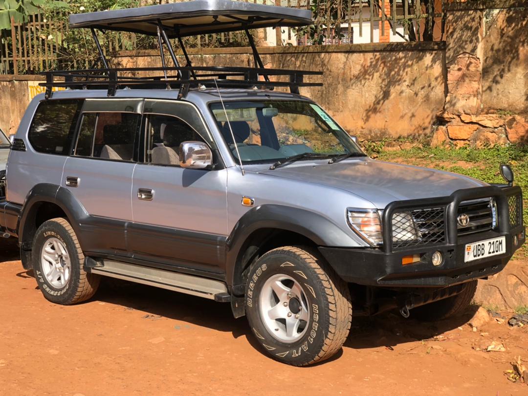Land cruiser with Pop-up Roof - Hard Top land cruiser for hire
